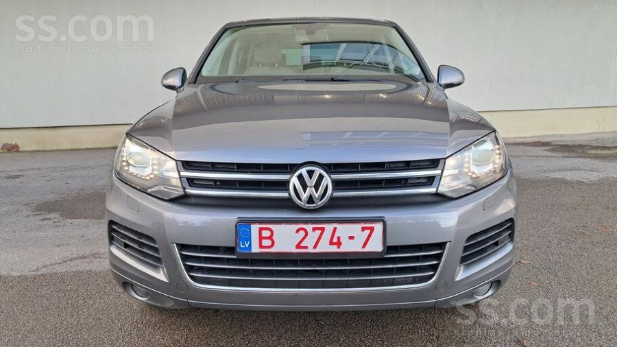 Grey Volkswagen Touareg 2011 in Ogre, with an engine capacity of 3.00 L and mileage of 278 thousand km for 11250 €, photo 4 on AUTOMOTO.COM.LV