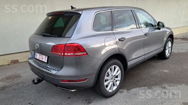 Grey Volkswagen Touareg 2011 in Ogre, with an engine capacity of 3.00 L and mileage of 278 thousand km for 11250 €, photo 5 on AUTOMOTO.COM.LV