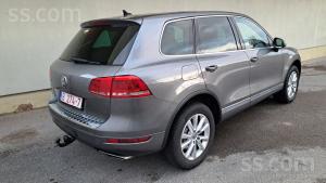 Grey Volkswagen Touareg 2011 in Ogre, with an engine capacity of 3.00 L and mileage of 278 thousand km for 11250 €, photo 5 on AUTOMOTO.COM.LV