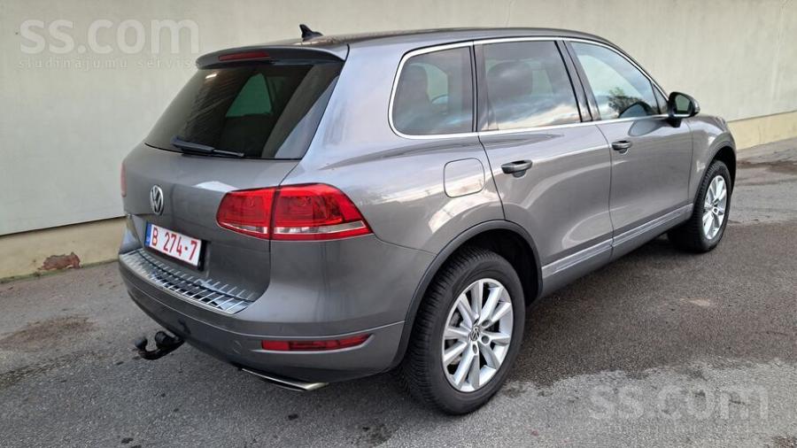 Grey Volkswagen Touareg 2011 in Ogre, with an engine capacity of 3.00 L and mileage of 278 thousand km for 11250 €, photo 5 on AUTOMOTO.COM.LV