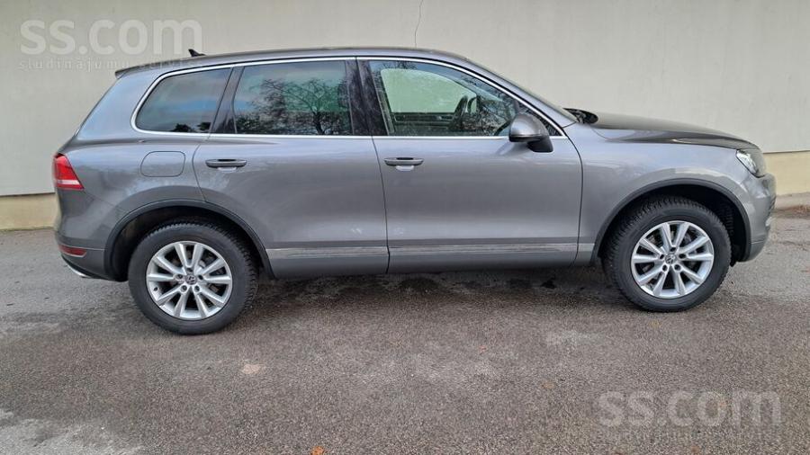 Grey Volkswagen Touareg 2011 in Ogre, with an engine capacity of 3.00 L and mileage of 278 thousand km for 11250 €, photo 7 on AUTOMOTO.COM.LV