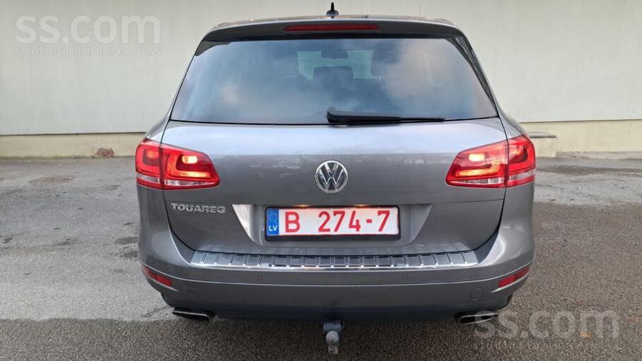 Grey Volkswagen Touareg 2011 in Ogre, with an engine capacity of 3.00 L and mileage of 278 thousand km for 11250 €, photo 8 on AUTOMOTO.COM.LV