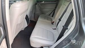 Grey Volkswagen Touareg 2011 in Ogre, with an engine capacity of 3.00 L and mileage of 278 thousand km for 11250 €, photo 16 on AUTOMOTO.COM.LV
