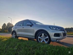 Grey Volkswagen Touareg 2011 in Taurage, with an engine capacity of 3.00 L and mileage of 360 thousand km for 12000 €, photo 3 on AUTOMOTO.COM.LV