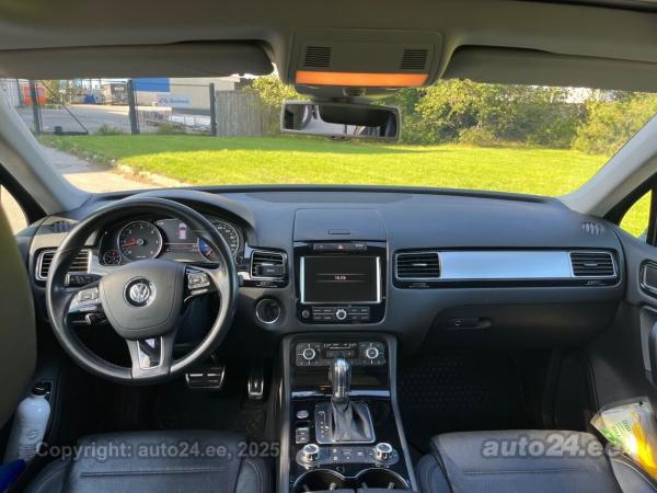 Grey Volkswagen Touareg 2012 in Tallinn, with an engine capacity of 3.00 L and mileage of 183 thousand km for 12000 €, photo 11 on AUTOMOTO.COM.LV