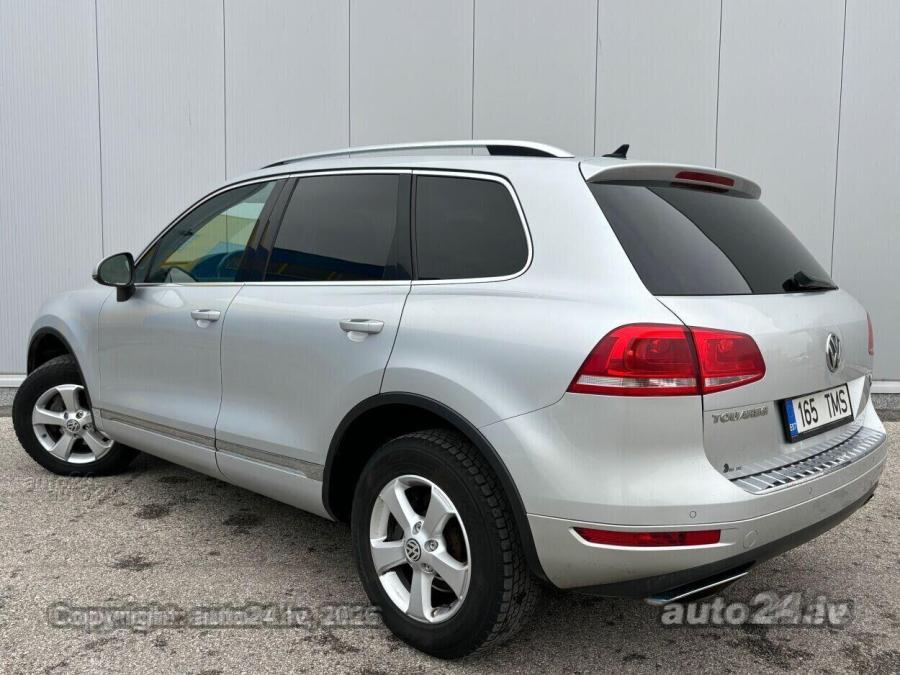 Pelēks Volkswagen Touareg 2012 Tartu, ar dzinēja tilpumu 3.00 L un nobraukumu 440 tūkst. km par 7000 €, foto 4 vietnē AUTOMOTO.COM.LV