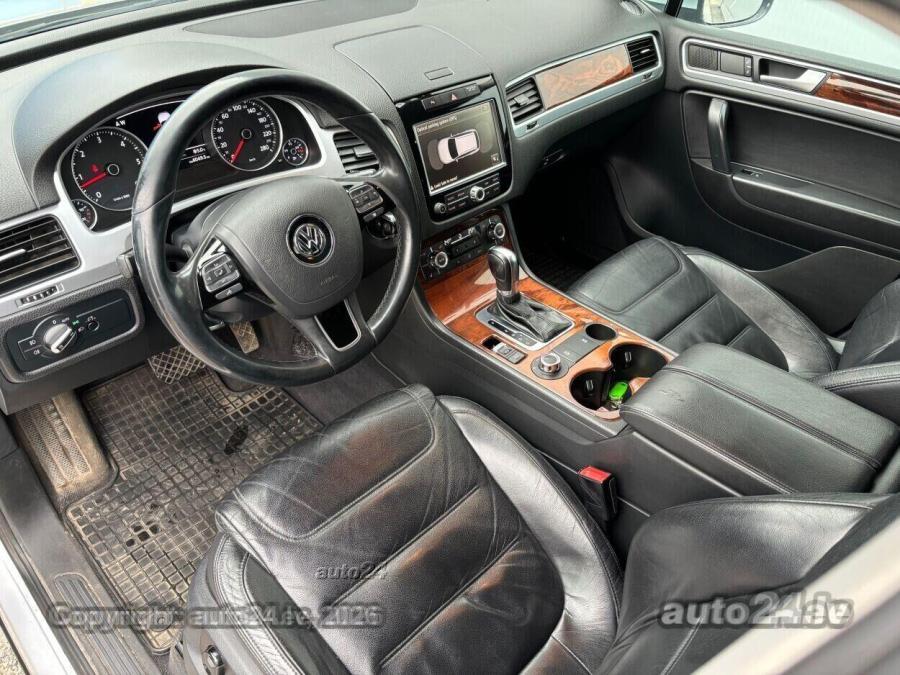 Pelēks Volkswagen Touareg 2012 Tartu, ar dzinēja tilpumu 3.00 L un nobraukumu 440 tūkst. km par 7000 €, foto 8 vietnē AUTOMOTO.COM.LV