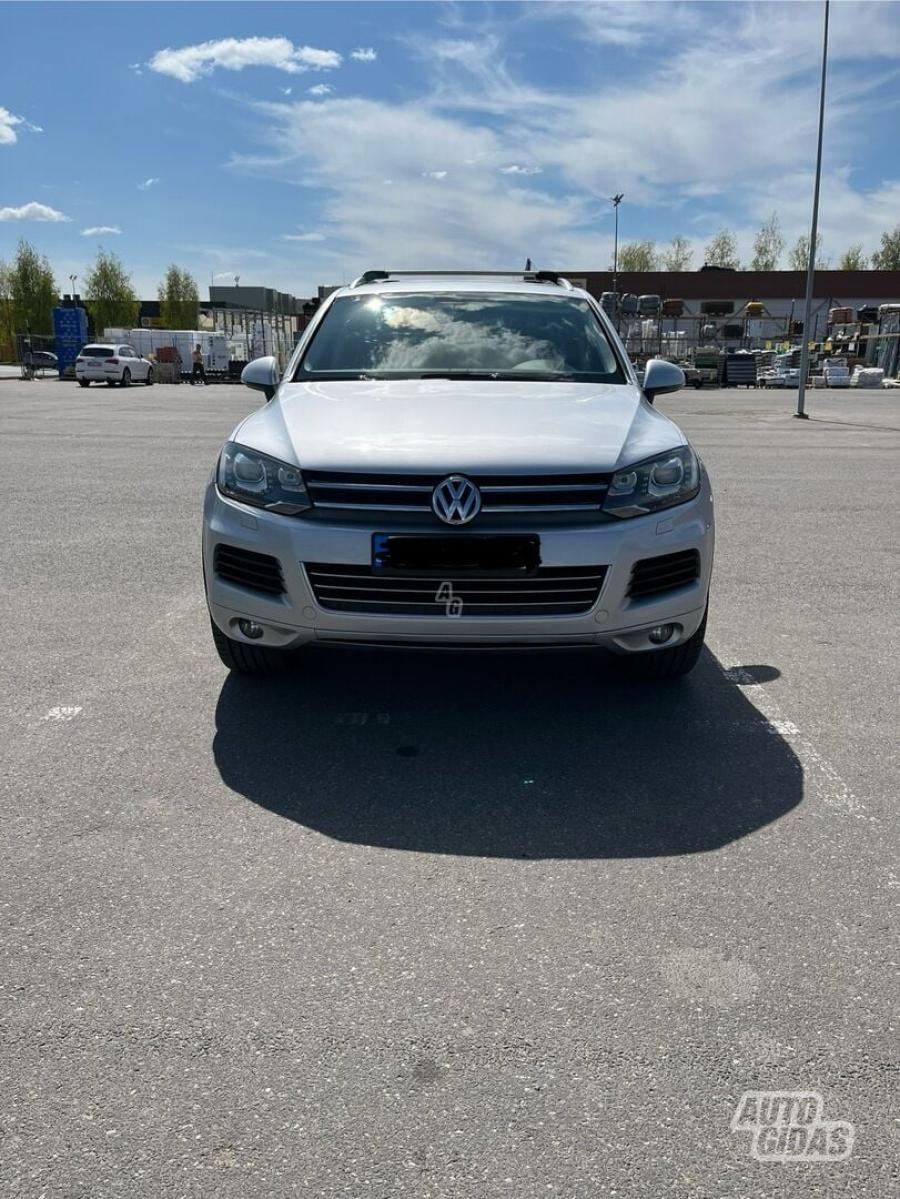Grey Volkswagen Touareg 2012 in Telschi, with an engine capacity of 3.00 L and mileage of 144 thousand km for 16200 €, photo 1 on AUTOMOTO.COM.LV