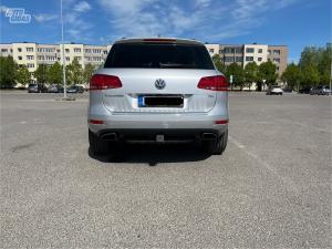 Grey Volkswagen Touareg 2012 in Telschi, with an engine capacity of 3.00 L and mileage of 144 thousand km for 16200 €, photo 3 on AUTOMOTO.COM.LV