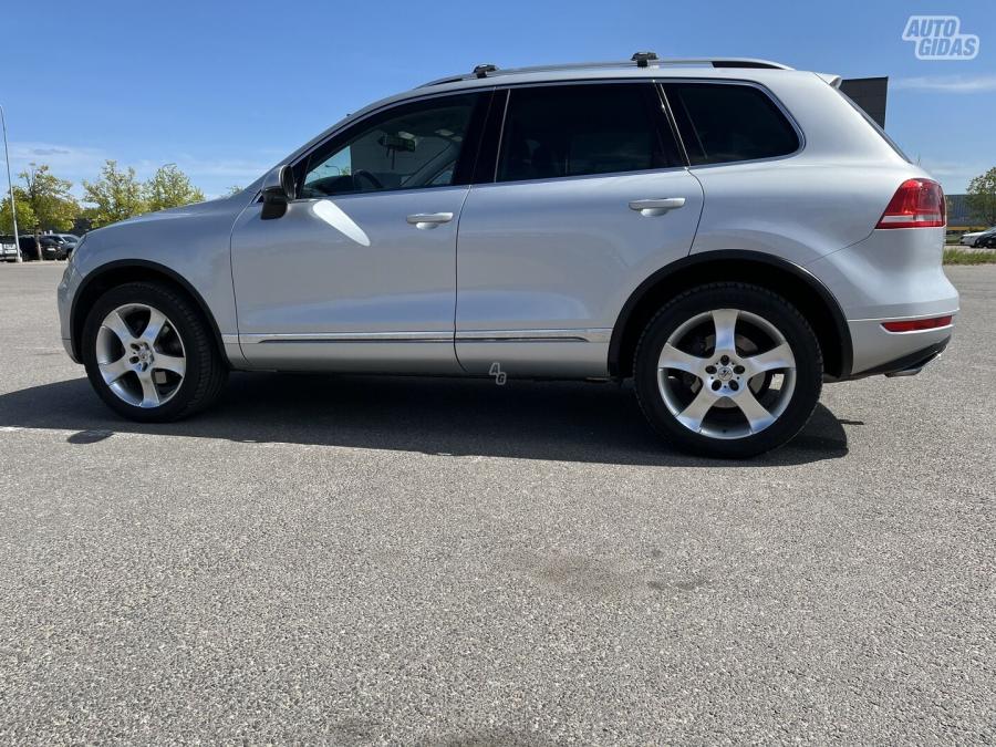Grey Volkswagen Touareg 2012 in Telschi, with an engine capacity of 3.00 L and mileage of 144 thousand km for 16200 €, photo 5 on AUTOMOTO.COM.LV