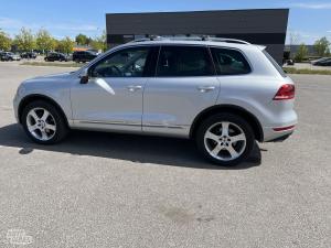 Grey Volkswagen Touareg 2012 in Telschi, with an engine capacity of 3.00 L and mileage of 144 thousand km for 16200 €, photo 6 on AUTOMOTO.COM.LV