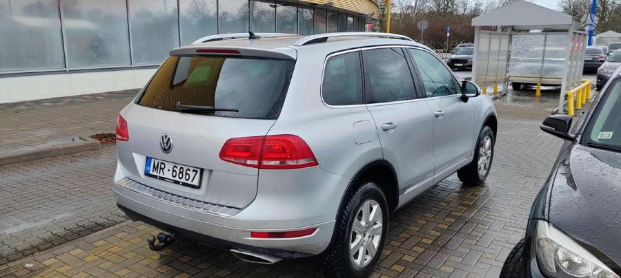 Pelēks Volkswagen Touareg 2012 Kuldīga, ar dzinēja tilpumu 2.97 L un nobraukumu 320 tūkst. km par 6000 €, foto 3 vietnē AUTOMOTO.COM.LV
