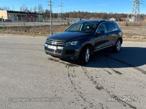 Pelēks Volkswagen Touareg 2012 Mustvē, ar dzinēja tilpumu 3.00 L un nobraukumu 286 tūkst. km par 7499 €, foto 2 vietnē AUTOMOTO.COM.LV