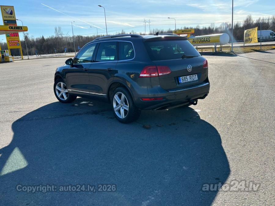 Pelēks Volkswagen Touareg 2012 Mustvē, ar dzinēja tilpumu 3.00 L un nobraukumu 286 tūkst. km par 7499 €, foto 4 vietnē AUTOMOTO.COM.LV
