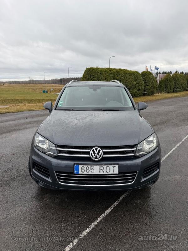 Pelēks Volkswagen Touareg 2012 Mustvē, ar dzinēja tilpumu 3.00 L un nobraukumu 284 tūkst. km par 7499 €, foto 2 vietnē AUTOMOTO.COM.LV