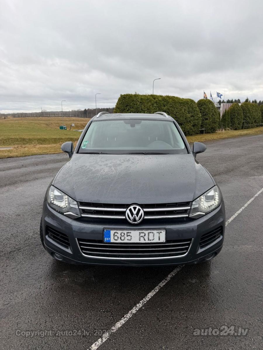 Pelēks Volkswagen Touareg 2012 Mustvē, ar dzinēja tilpumu 3.00 L un nobraukumu 284 tūkst. km par 7499 €, foto 3 vietnē AUTOMOTO.COM.LV