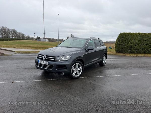 Pelēks Volkswagen Touareg 2012 Mustvē, ar dzinēja tilpumu 3.00 L un nobraukumu 284 tūkst. km par 7499 €, foto 3 vietnē AUTOMOTO.COM.LV