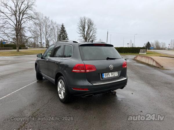 Pelēks Volkswagen Touareg 2012 Mustvē, ar dzinēja tilpumu 3.00 L un nobraukumu 284 tūkst. km par 7499 €, foto 5 vietnē AUTOMOTO.COM.LV