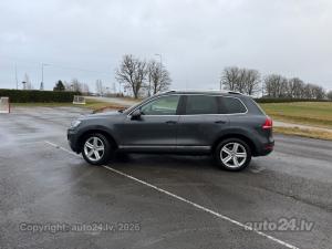 Pelēks Volkswagen Touareg 2012 Mustvē, ar dzinēja tilpumu 3.00 L un nobraukumu 284 tūkst. km par 7499 €, foto 7 vietnē AUTOMOTO.COM.LV
