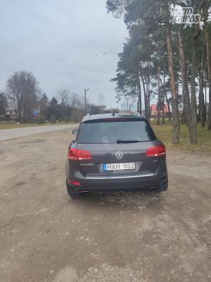 Pelēks Volkswagen Touareg 2012 Klaipėda, ar dzinēja tilpumu 3.00 L un nobraukumu 225 tūkst. km par 10000 €, foto 3 vietnē AUTOMOTO.COM.LV