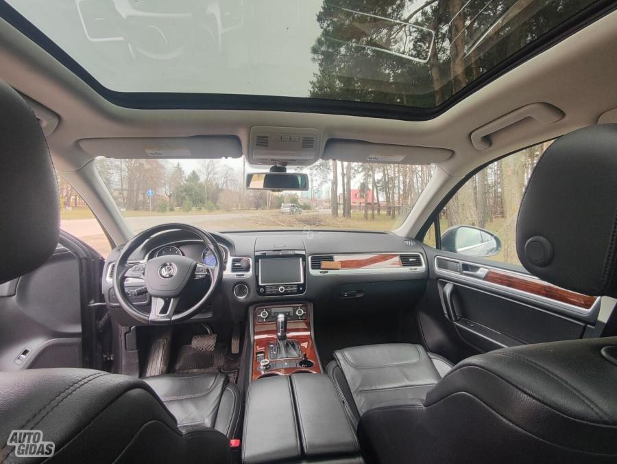 Pelēks Volkswagen Touareg 2012 Klaipėda, ar dzinēja tilpumu 3.00 L un nobraukumu 225 tūkst. km par 10000 €, foto 11 vietnē AUTOMOTO.COM.LV