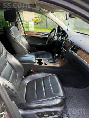 Pelēks Volkswagen Touareg 2012 Rīga, ar dzinēja tilpumu 3.00 L un nobraukumu 268 tūkst. km par 11000 €, foto 5 vietnē AUTOMOTO.COM.LV