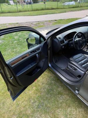 Pelēks Volkswagen Touareg 2012 Rīga, ar dzinēja tilpumu 3.00 L un nobraukumu 268 tūkst. km par 11000 €, foto 8 vietnē AUTOMOTO.COM.LV