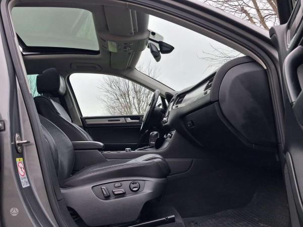Pelēks Volkswagen Touareg 2012 Kauņa, ar dzinēja tilpumu 2.97 L un nobraukumu 198 tūkst. km par 12500 €, foto 4 vietnē AUTOMOTO.COM.LV
