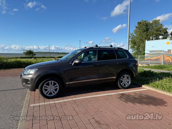 Grey Volkswagen Touareg 2012 in Tallinn, with an engine capacity of 3.00 L and mileage of 349 thousand km for 11499 €, photo 4 on AUTOMOTO.COM.LV