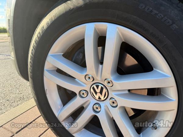 Grey Volkswagen Touareg 2012 in Tallinn, with an engine capacity of 3.00 L and mileage of 349 thousand km for 11499 €, photo 9 on AUTOMOTO.COM.LV