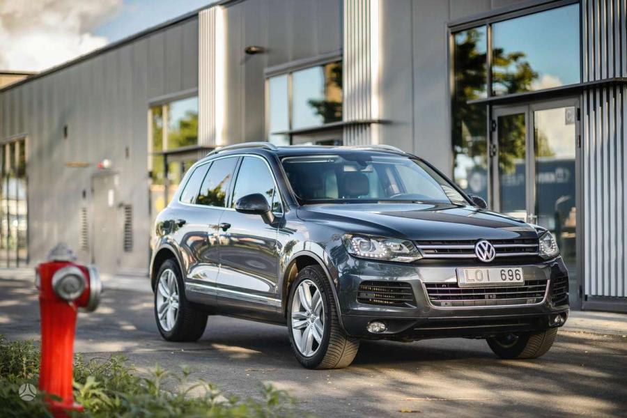 Pelēks Volkswagen Touareg 2012 Kauņa, ar dzinēja tilpumu 2.97 L un nobraukumu 360 tūkst. km par 11500 €, foto 1 vietnē AUTOMOTO.COM.LV