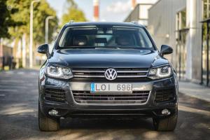 Pelēks Volkswagen Touareg 2012 Kauņa, ar dzinēja tilpumu 2.97 L un nobraukumu 360 tūkst. km par 11500 €, foto 4 vietnē AUTOMOTO.COM.LV
