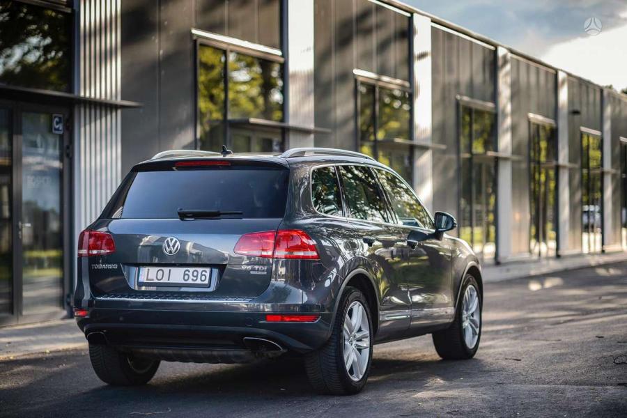 Pelēks Volkswagen Touareg 2012 Kauņa, ar dzinēja tilpumu 2.97 L un nobraukumu 360 tūkst. km par 11500 €, foto 7 vietnē AUTOMOTO.COM.LV