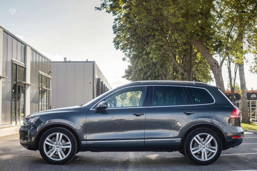 Pelēks Volkswagen Touareg 2012 Kauņa, ar dzinēja tilpumu 2.97 L un nobraukumu 360 tūkst. km par 11500 €, foto 12 vietnē AUTOMOTO.COM.LV