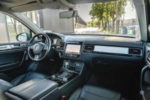 Pelēks Volkswagen Touareg 2012 Kauņa, ar dzinēja tilpumu 2.97 L un nobraukumu 360 tūkst. km par 11500 €, foto 18 vietnē AUTOMOTO.COM.LV