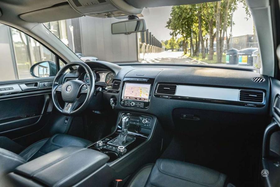 Pelēks Volkswagen Touareg 2012 Kauņa, ar dzinēja tilpumu 2.97 L un nobraukumu 360 tūkst. km par 11500 €, foto 18 vietnē AUTOMOTO.COM.LV