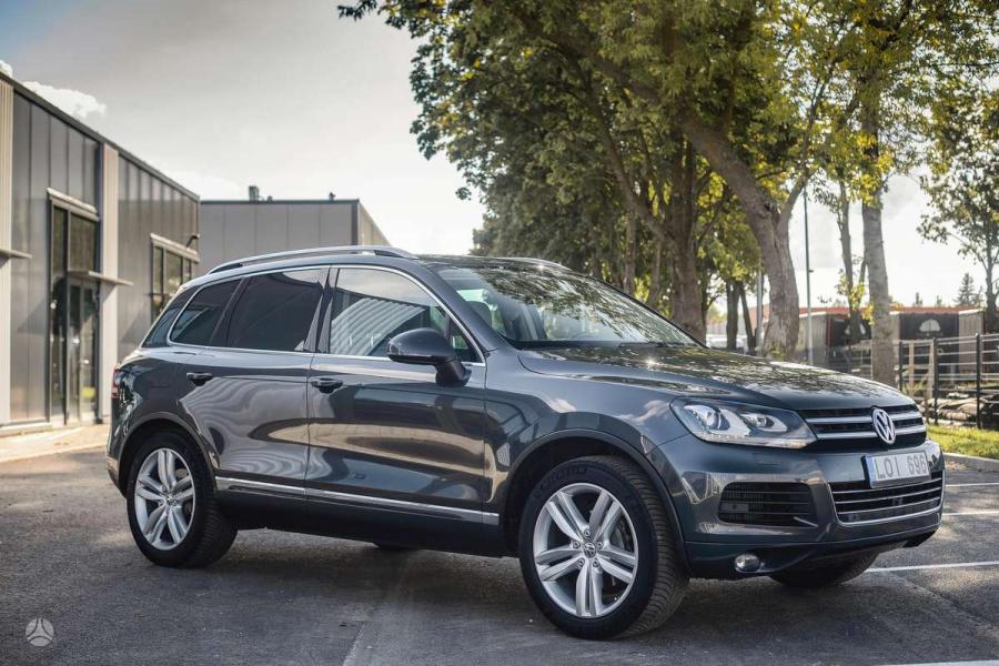 Pelēks Volkswagen Touareg 2012 Kauņa, ar dzinēja tilpumu 2.97 L un nobraukumu 360 tūkst. km par 11500 €, foto 24 vietnē AUTOMOTO.COM.LV
