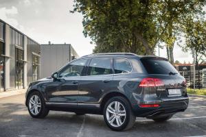 Pelēks Volkswagen Touareg 2012 Kauņa, ar dzinēja tilpumu 2.97 L un nobraukumu 360 tūkst. km par 11500 €, foto 34 vietnē AUTOMOTO.COM.LV