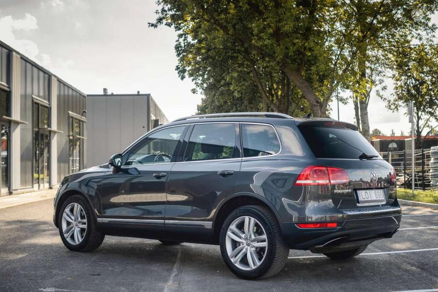 Pelēks Volkswagen Touareg 2012 Kauņa, ar dzinēja tilpumu 2.97 L un nobraukumu 360 tūkst. km par 11500 €, foto 34 vietnē AUTOMOTO.COM.LV
