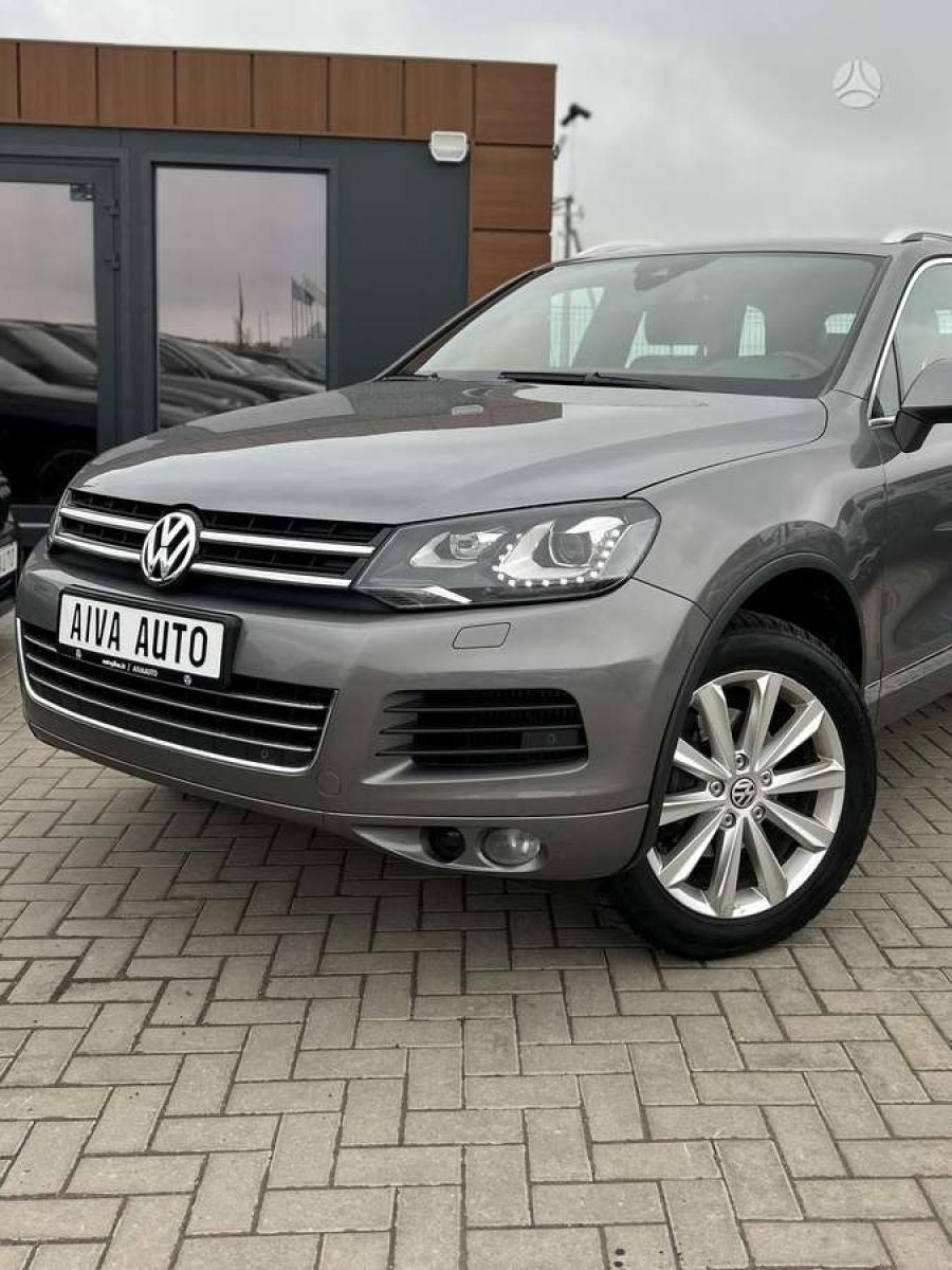Grey Volkswagen Touareg 2012 in Kaunas, with an engine capacity of 2.97 L and mileage of 353 thousand km for 9700 €, photo 3 on AUTOMOTO.COM.LV