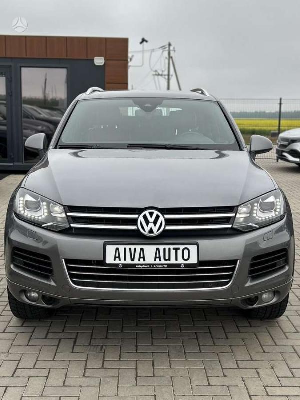 Grey Volkswagen Touareg 2012 in Kaunas, with an engine capacity of 2.97 L and mileage of 353 thousand km for 9700 €, photo 4 on AUTOMOTO.COM.LV