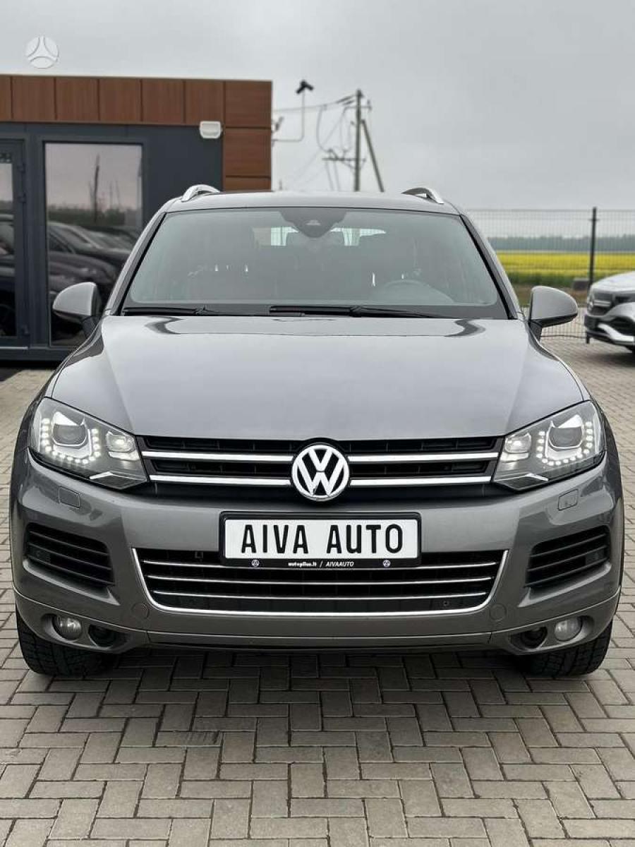 Grey Volkswagen Touareg 2012 in Kaunas, with an engine capacity of 2.97 L and mileage of 353 thousand km for 9700 €, photo 4 on AUTOMOTO.COM.LV