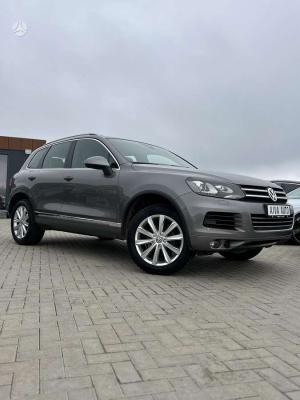 Grey Volkswagen Touareg 2012 in Kaunas, with an engine capacity of 2.97 L and mileage of 353 thousand km for 9700 €, photo 7 on AUTOMOTO.COM.LV