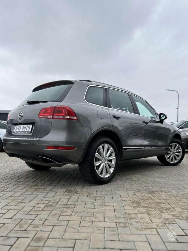 Grey Volkswagen Touareg 2012 in Kaunas, with an engine capacity of 2.97 L and mileage of 353 thousand km for 9700 €, photo 8 on AUTOMOTO.COM.LV