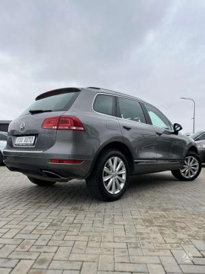 Grey Volkswagen Touareg 2012 in Kaunas, with an engine capacity of 2.97 L and mileage of 353 thousand km for 9700 €, photo 8 on AUTOMOTO.COM.LV