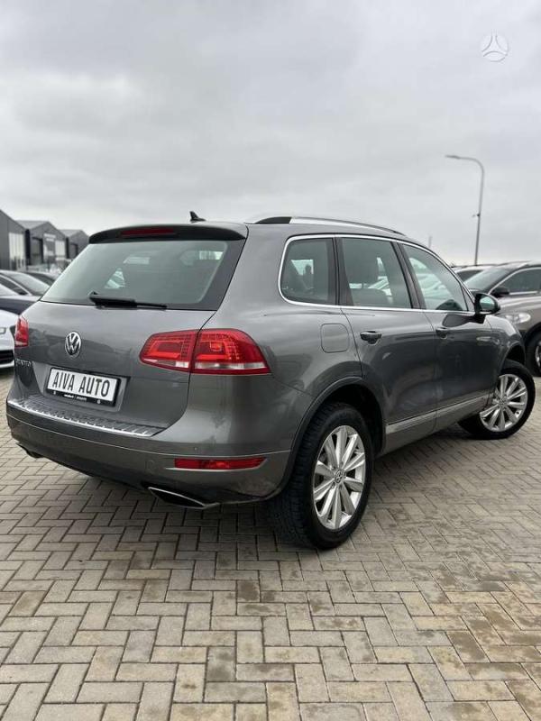 Grey Volkswagen Touareg 2012 in Kaunas, with an engine capacity of 2.97 L and mileage of 353 thousand km for 9700 €, photo 9 on AUTOMOTO.COM.LV