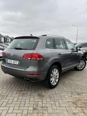 Grey Volkswagen Touareg 2012 in Kaunas, with an engine capacity of 2.97 L and mileage of 353 thousand km for 9700 €, photo 9 on AUTOMOTO.COM.LV