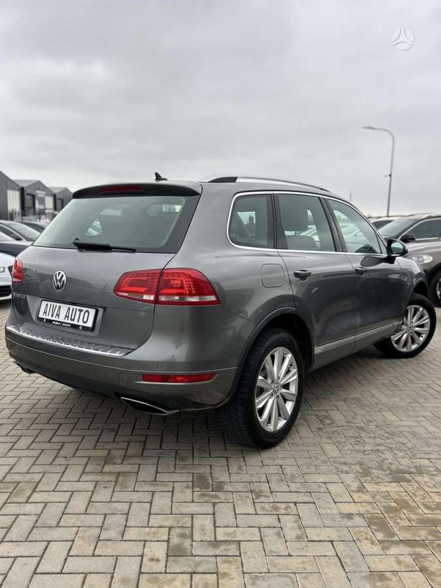 Grey Volkswagen Touareg 2012 in Kaunas, with an engine capacity of 2.97 L and mileage of 353 thousand km for 9700 €, photo 9 on AUTOMOTO.COM.LV