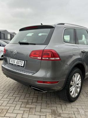 Grey Volkswagen Touareg 2012 in Kaunas, with an engine capacity of 2.97 L and mileage of 353 thousand km for 9700 €, photo 10 on AUTOMOTO.COM.LV