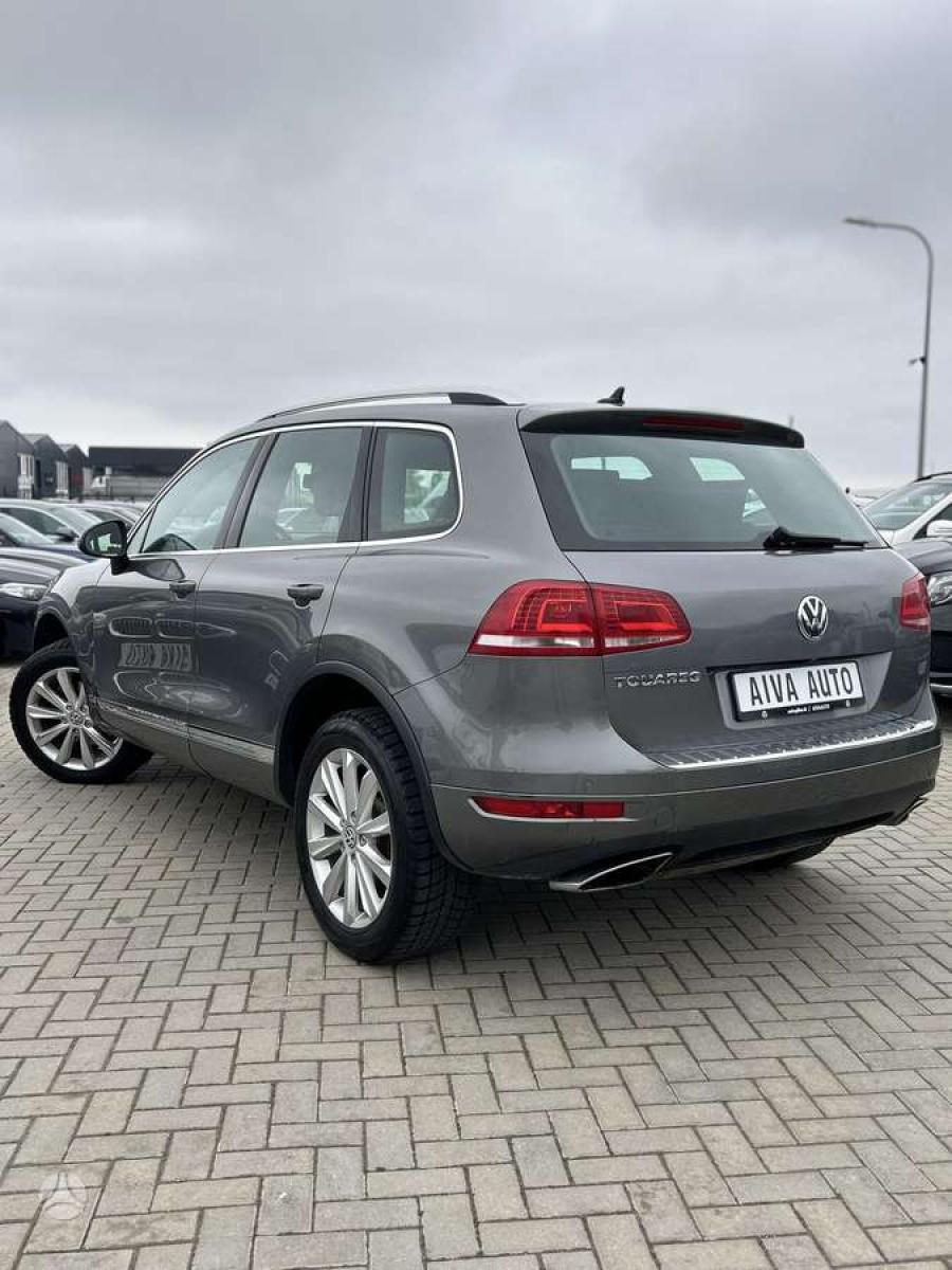 Grey Volkswagen Touareg 2012 in Kaunas, with an engine capacity of 2.97 L and mileage of 353 thousand km for 9700 €, photo 12 on AUTOMOTO.COM.LV